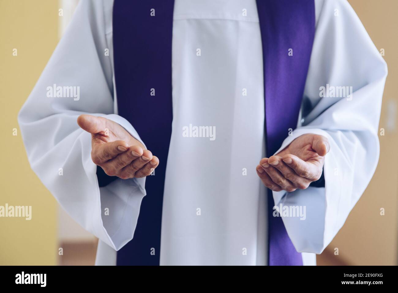 Blessing gesture hi-res stock photography and images - Alamy