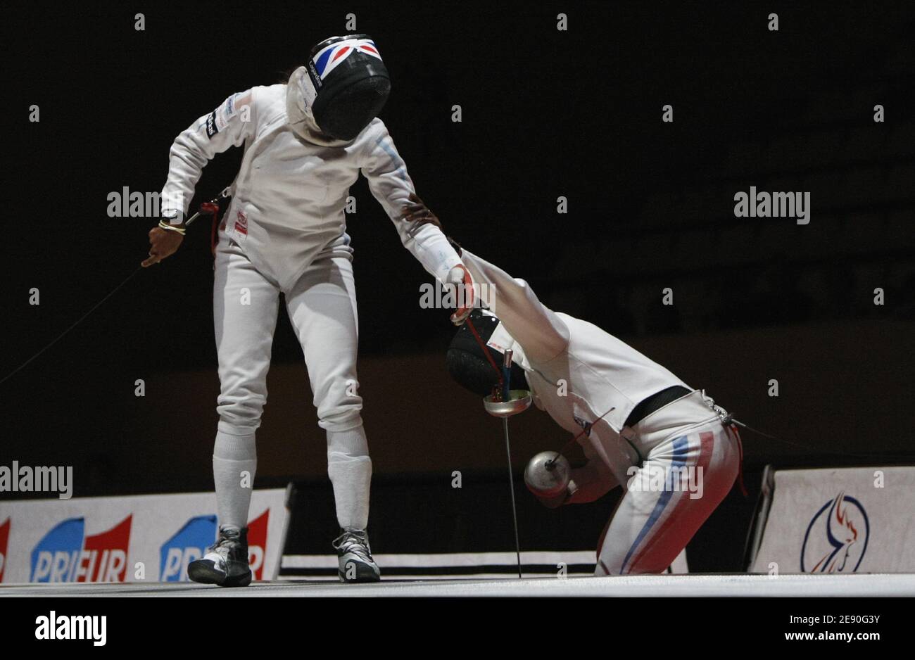 France's Laura Flessel-Colovic (L) duels with Sarah Daninthe at the ...