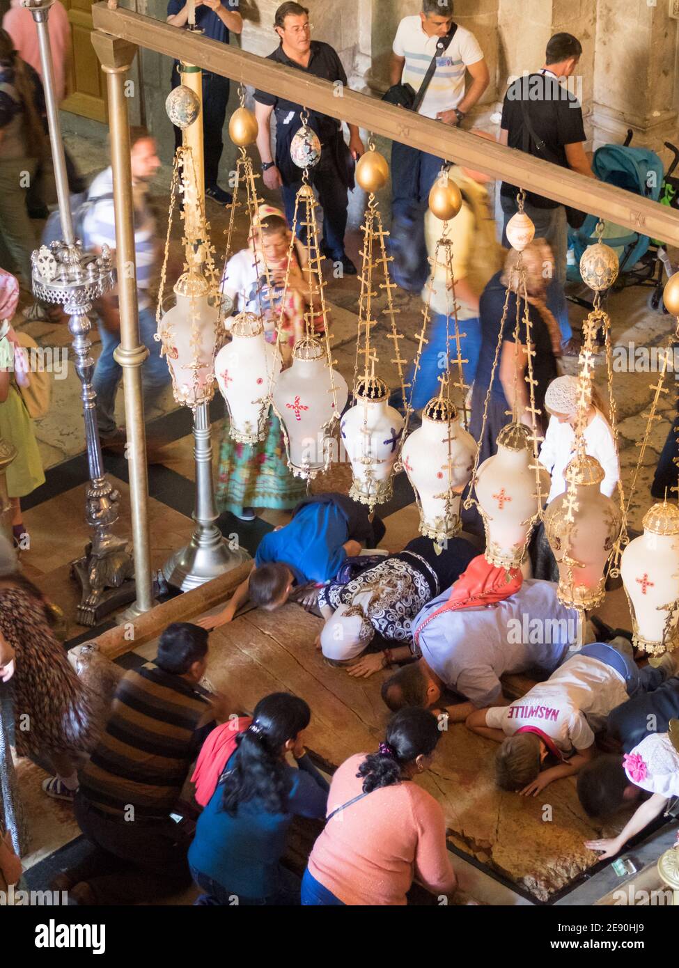 Praying kneeling church hi-res stock photography and images - Alamy