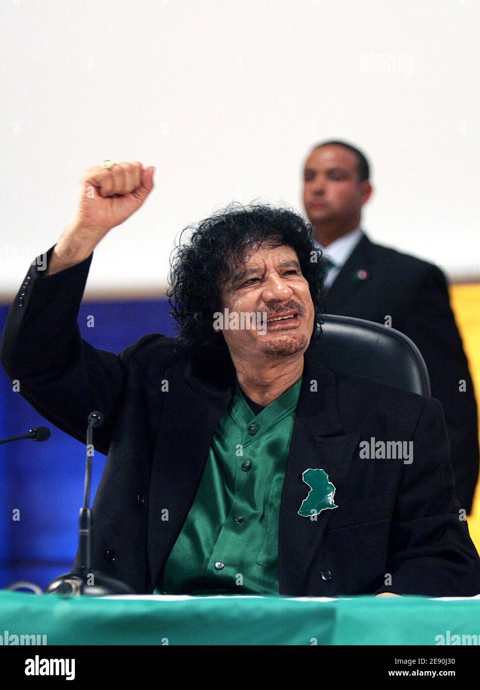 Libyan leader Moammar Gadhafi delivers a speech at the UNESCO ...
