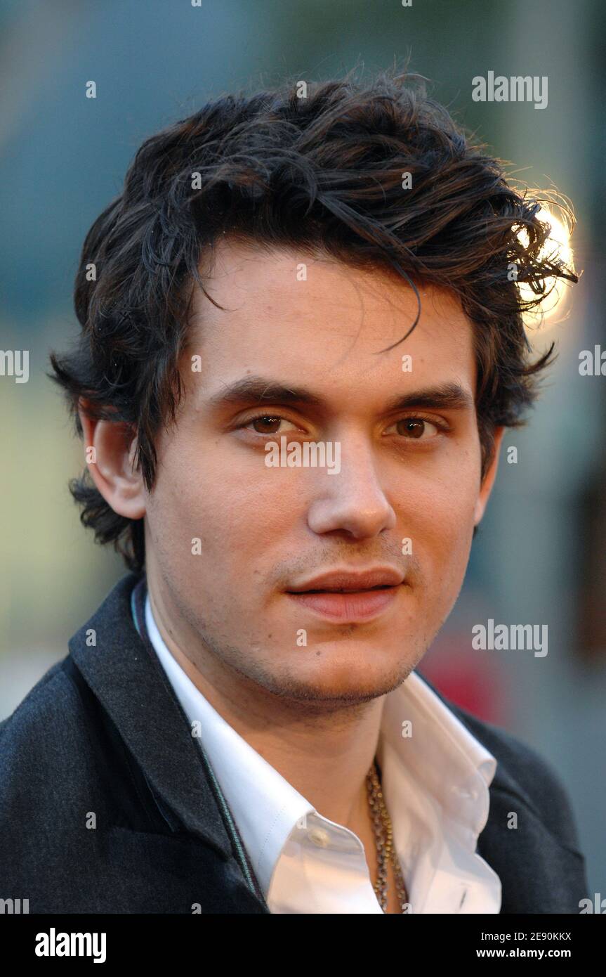 "John Mayer attends Warner Bros.' premiere of ""The Bucket List"" at ...