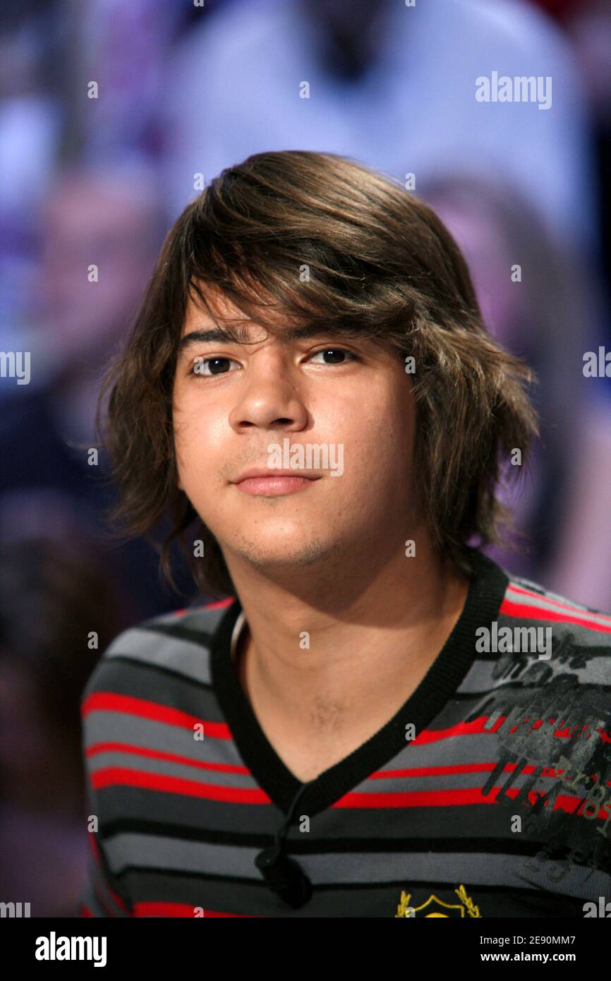 Singer Antoine Lefevre from Star Academy 7 on a French TV Show, taped ...