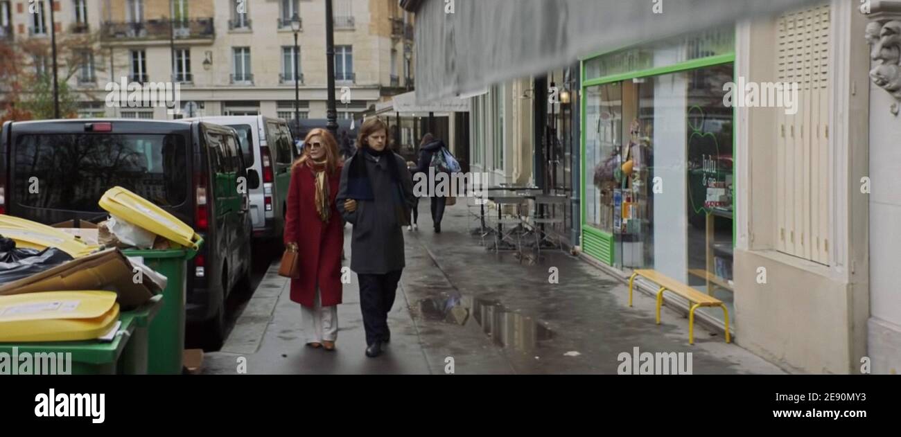 FRENCH EXIT, from left: Michelle Pfeiffer, Lucas Hedges, 2020. © Sony ...
