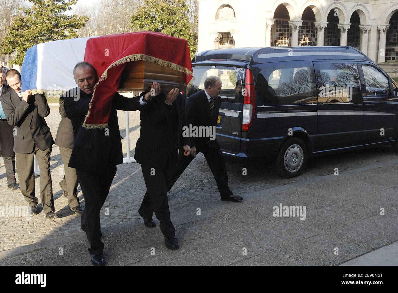 Philippe Clay's funeral held at the Pere-Lachaise cemetery crematorium ...