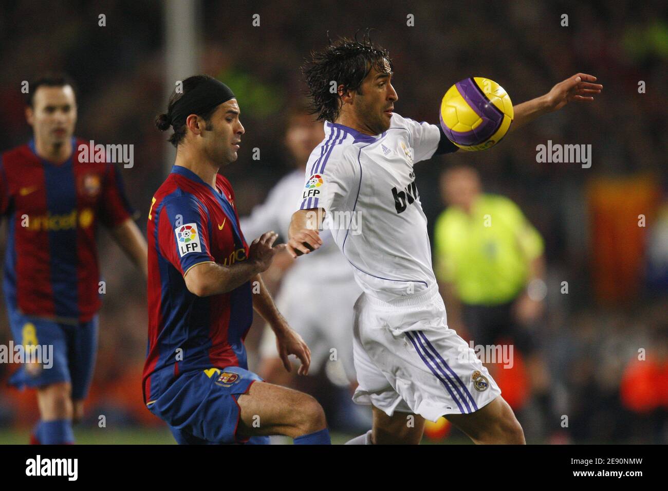 Real madrid barcelona 2007 hi-res stock photography and images - Alamy