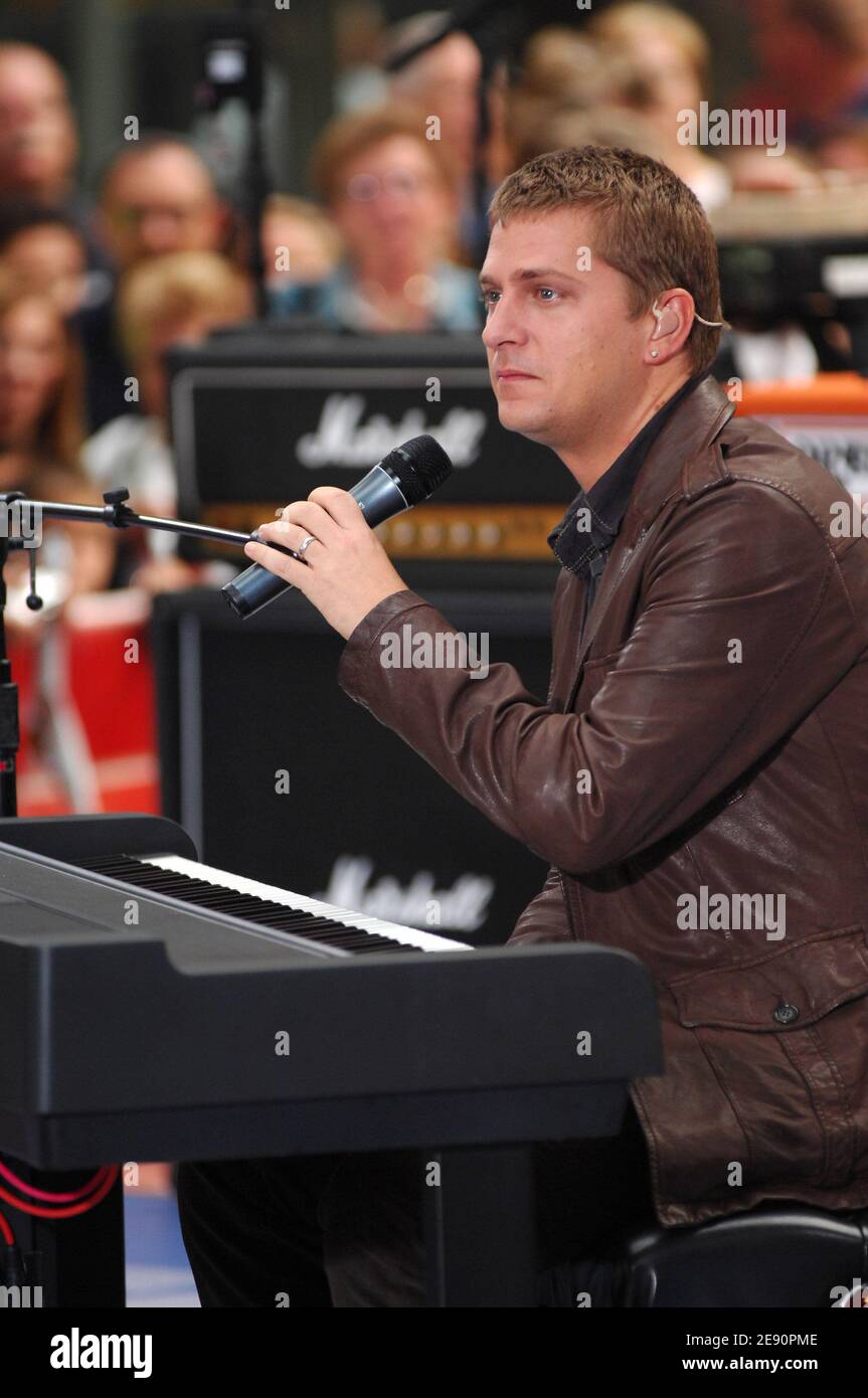 Musician Rob Thomas of Matchbox Twenty performs live on NBC's "Today ...