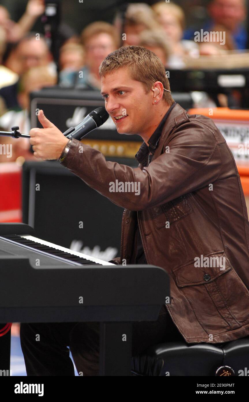 Musician Rob Thomas of Matchbox Twenty performs live on NBC's "Today ...