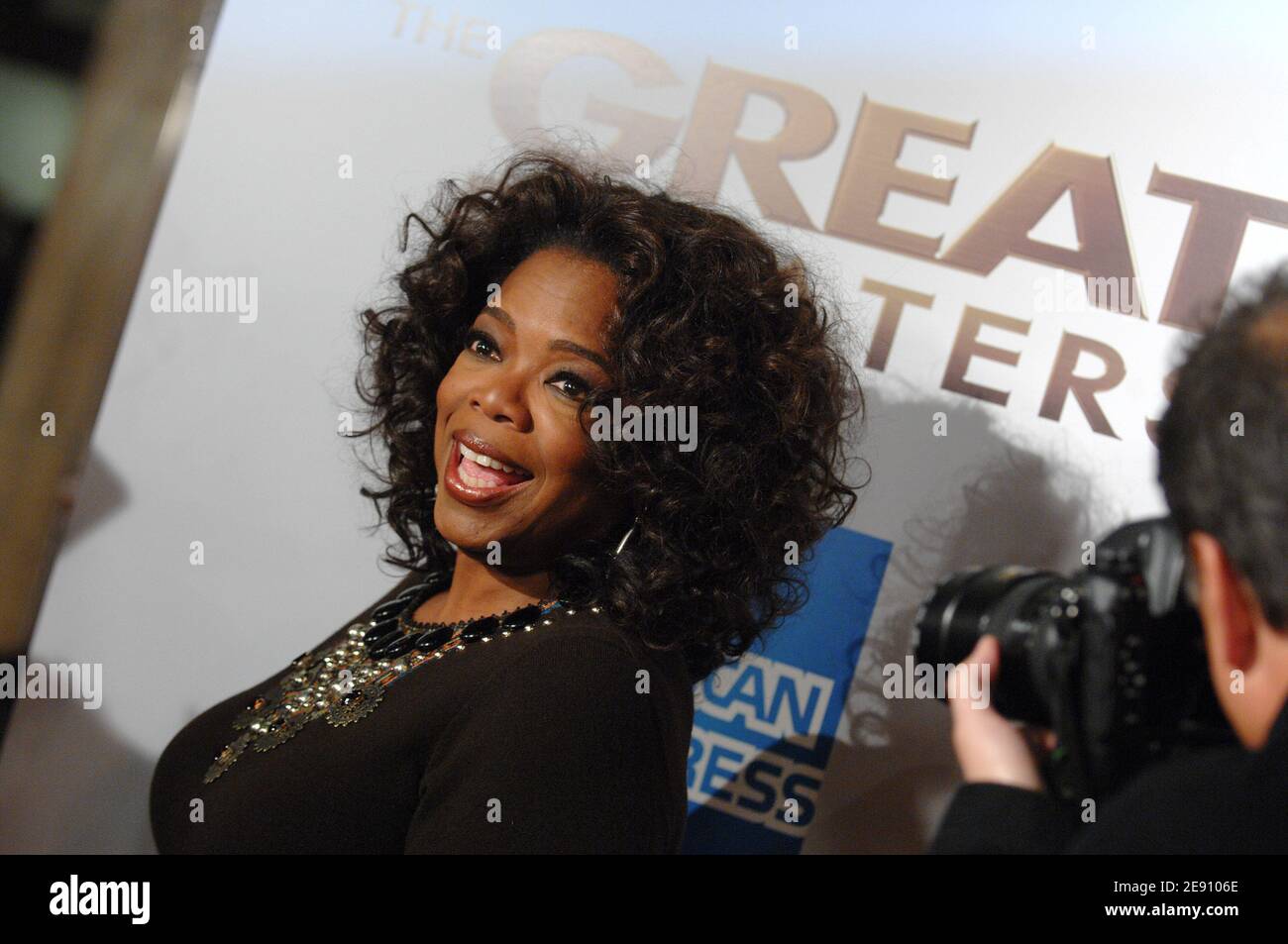 Oprah Winfrey attends "The Great Debaters" premiere at the Arclight ...