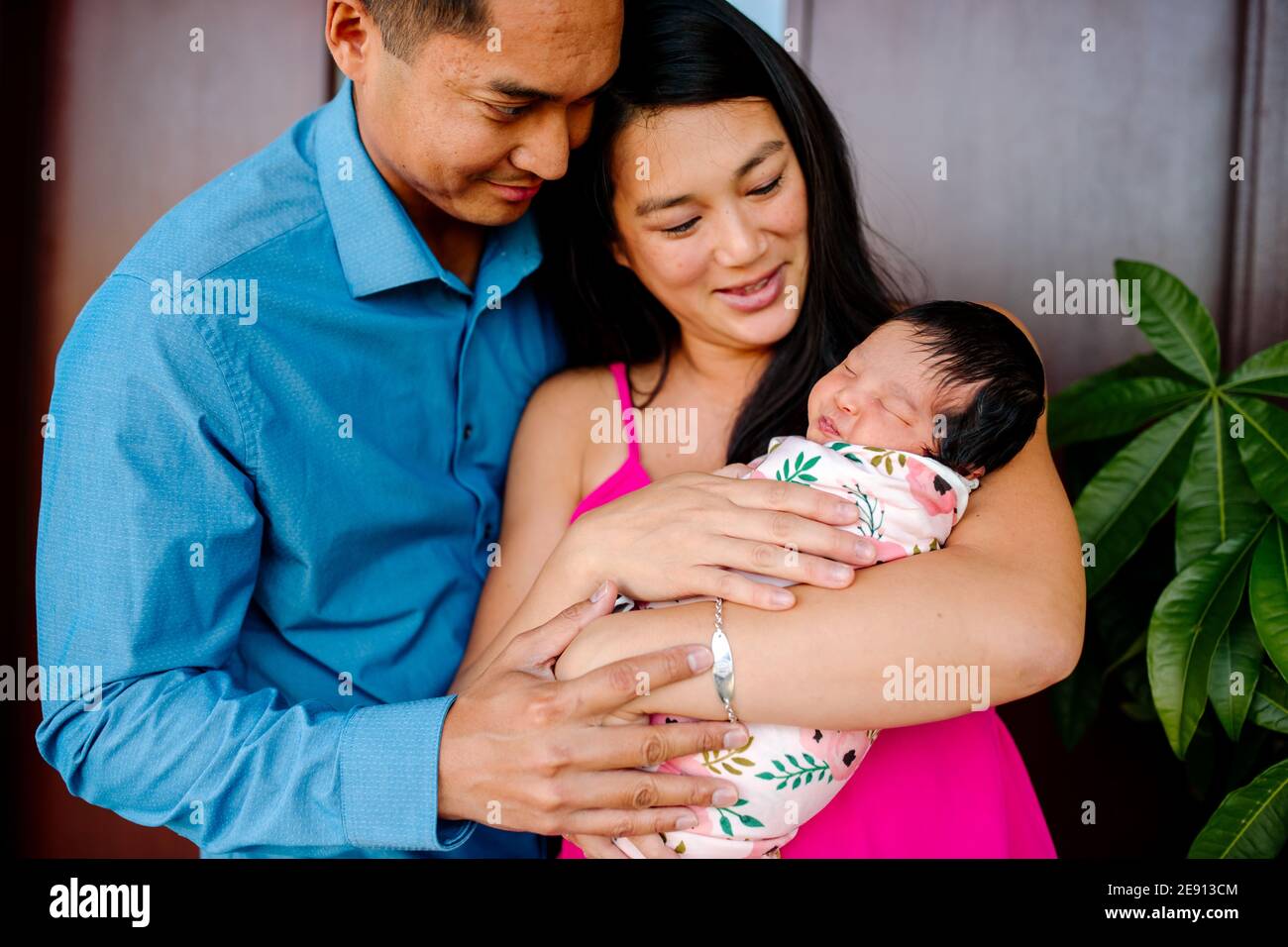 Asian american family mom dad father hi-res stock photography and images - Alamy