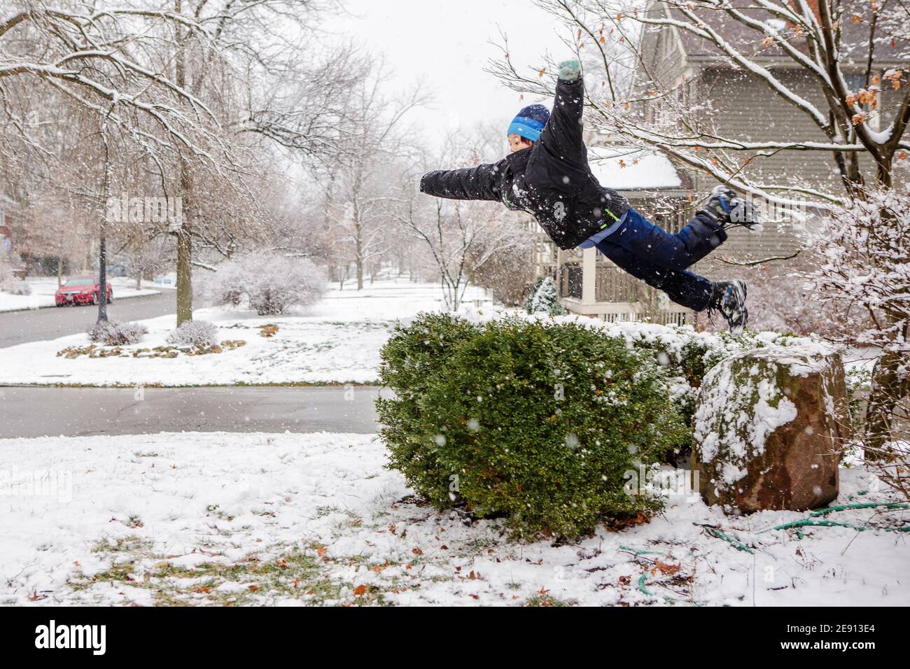 Boy leaping hi-res stock photography and images - Alamy