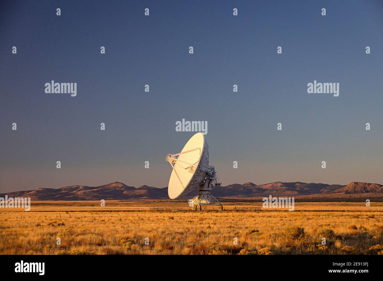 Large array satellite dish antenna hi-res stock photography and images ...