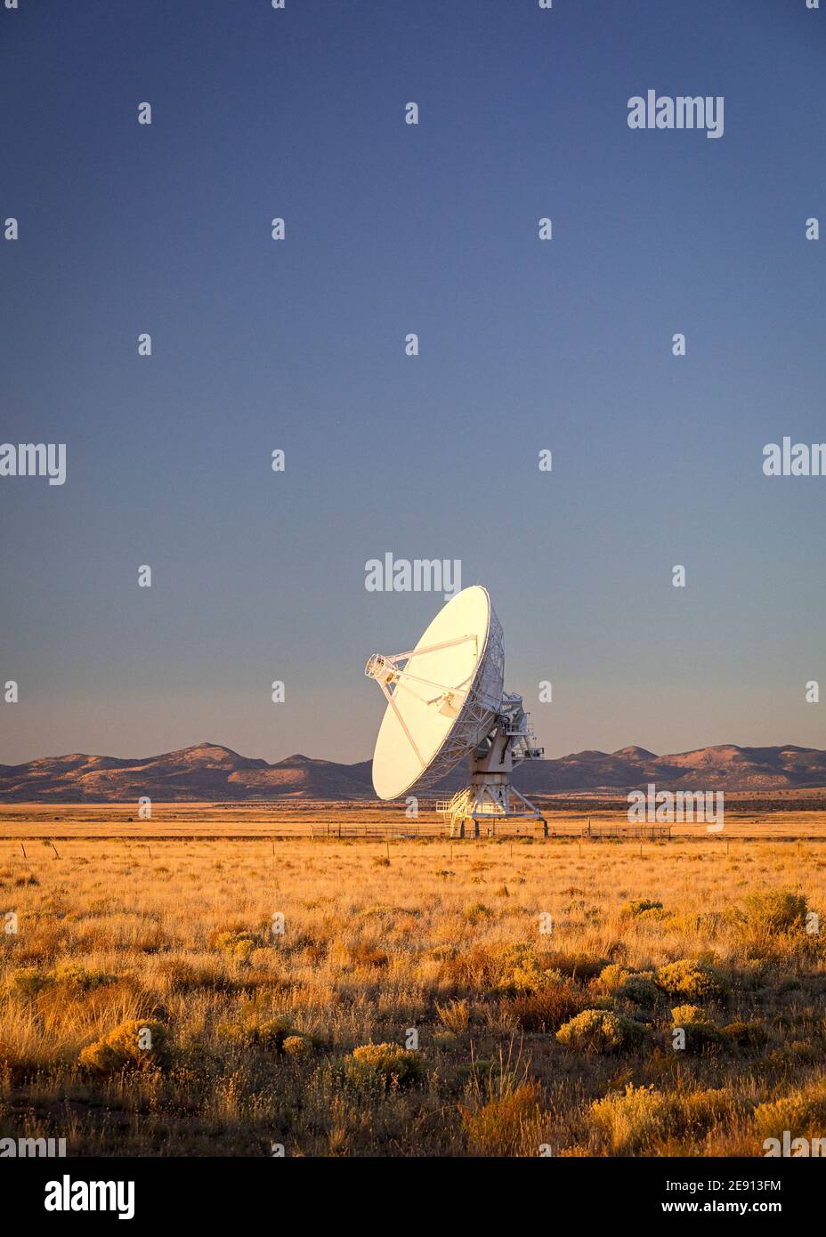 Very Large Array satellite dish in New Mexico Stock Photo - Alamy