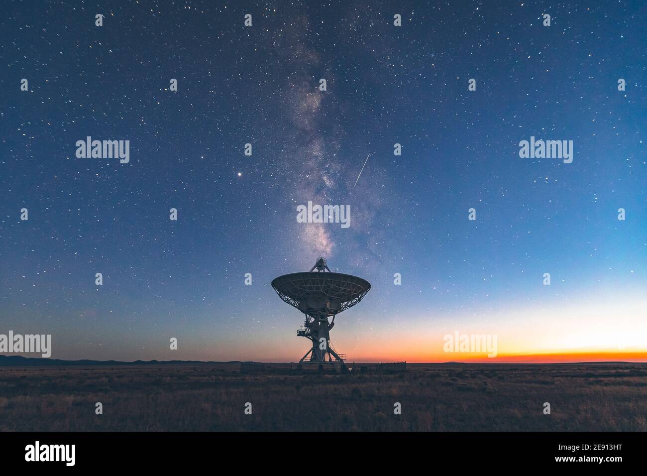 Very large array night hi-res stock photography and images - Alamy