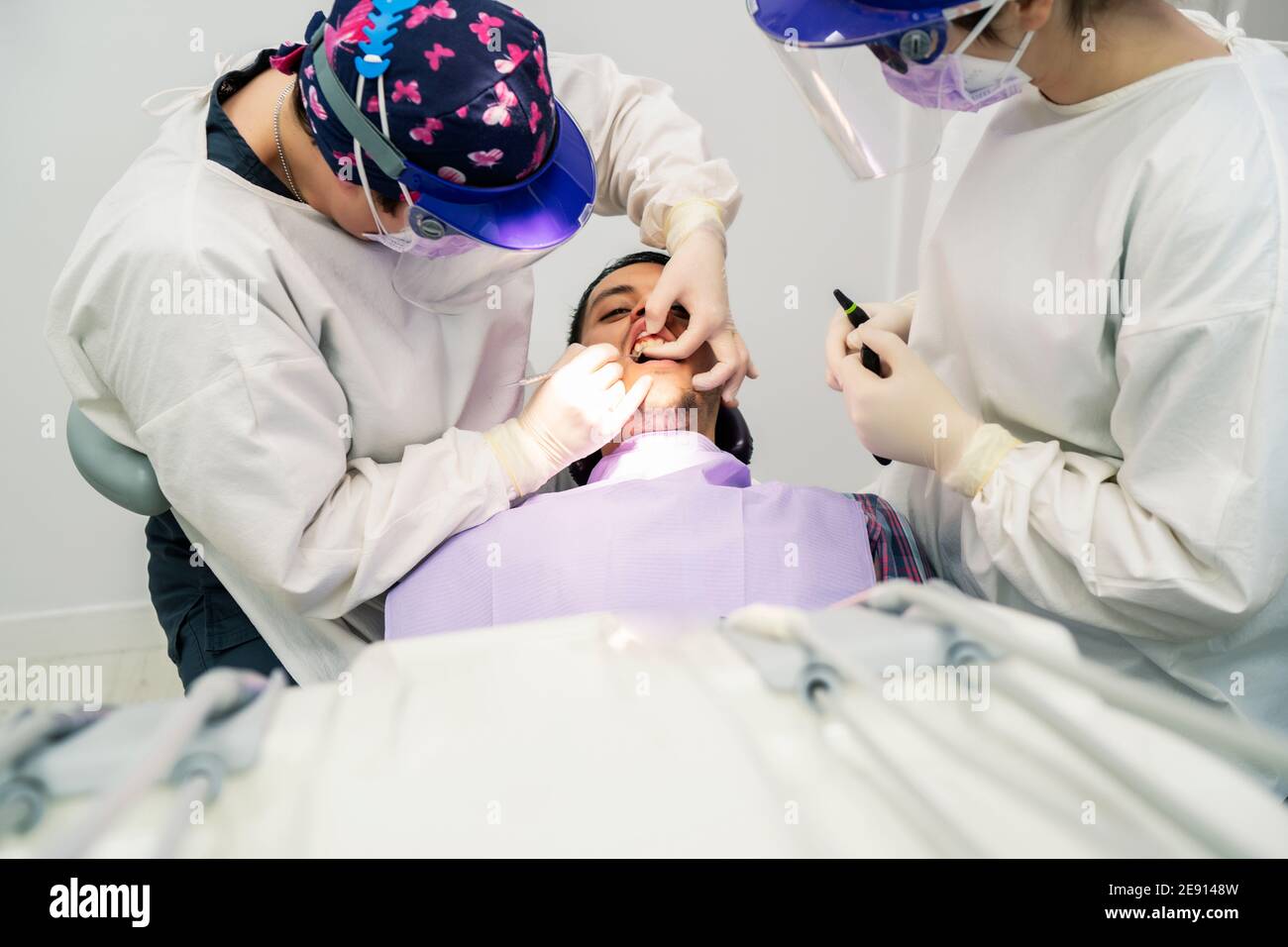 Extracting Tooth High Resolution Stock Photography and Images - Alamy