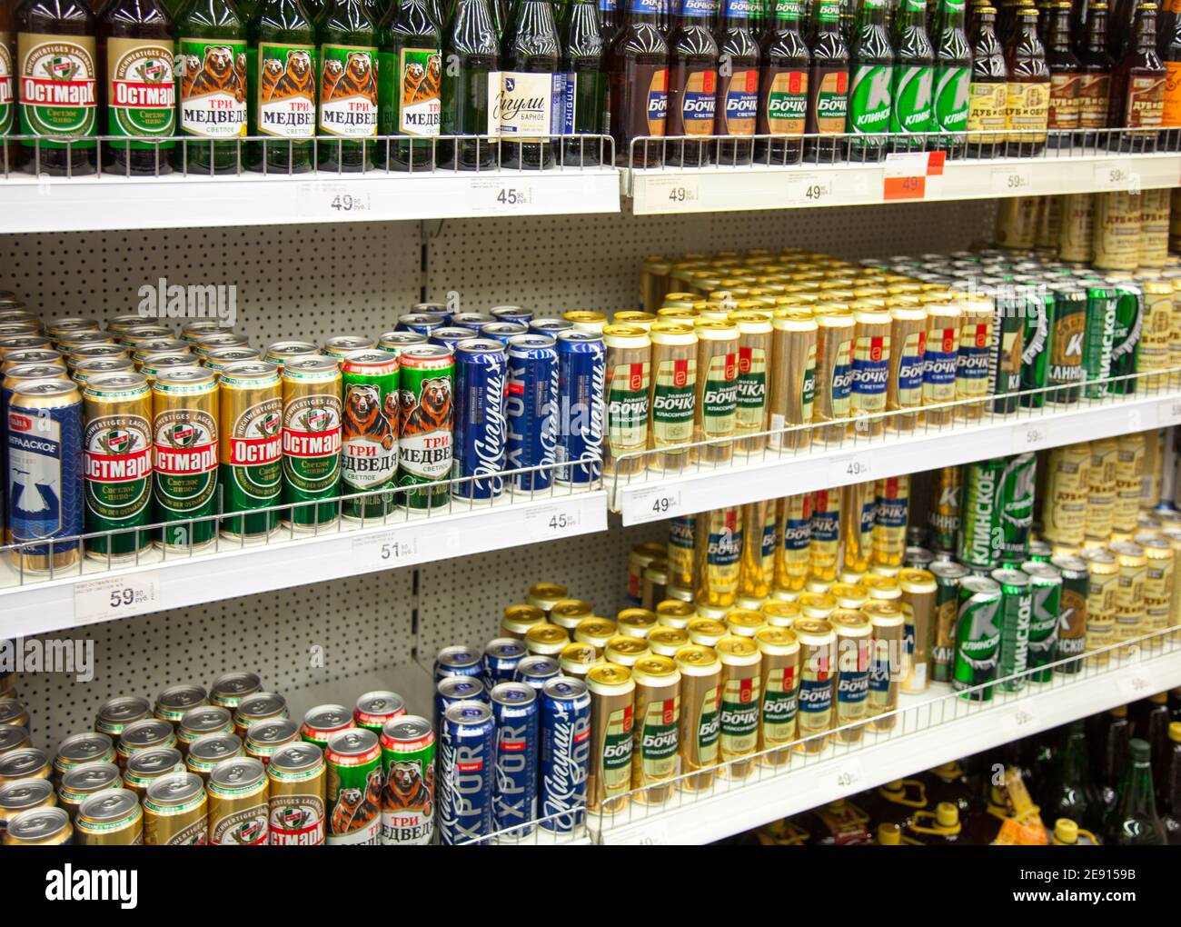 Side view supermarket shelves hi-res stock photography and images - Alamy