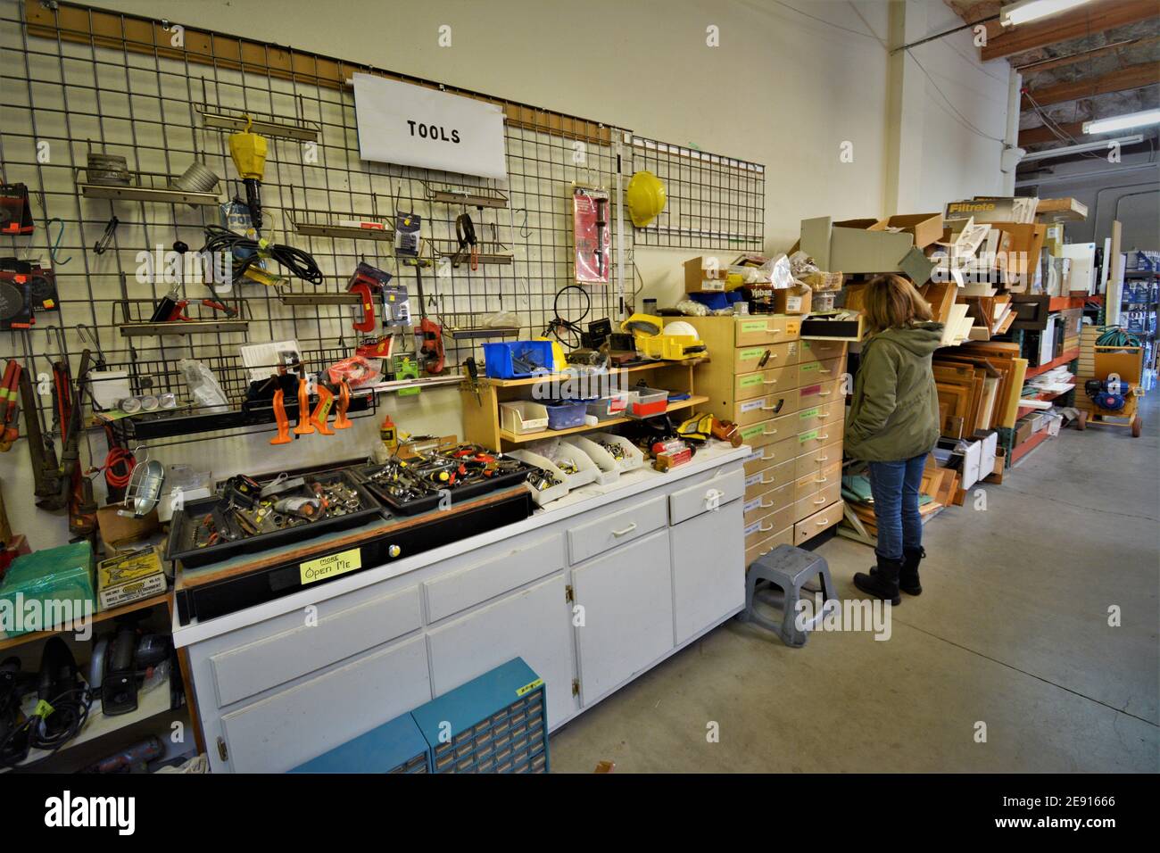 Paints fixtures hi-res stock photography and images - Alamy