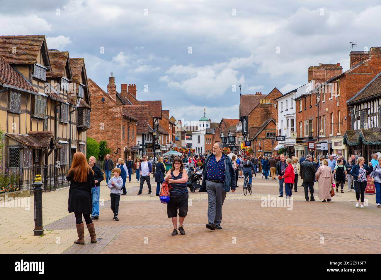 Street view of Stratford, a town in Cotswolds area known as the ...