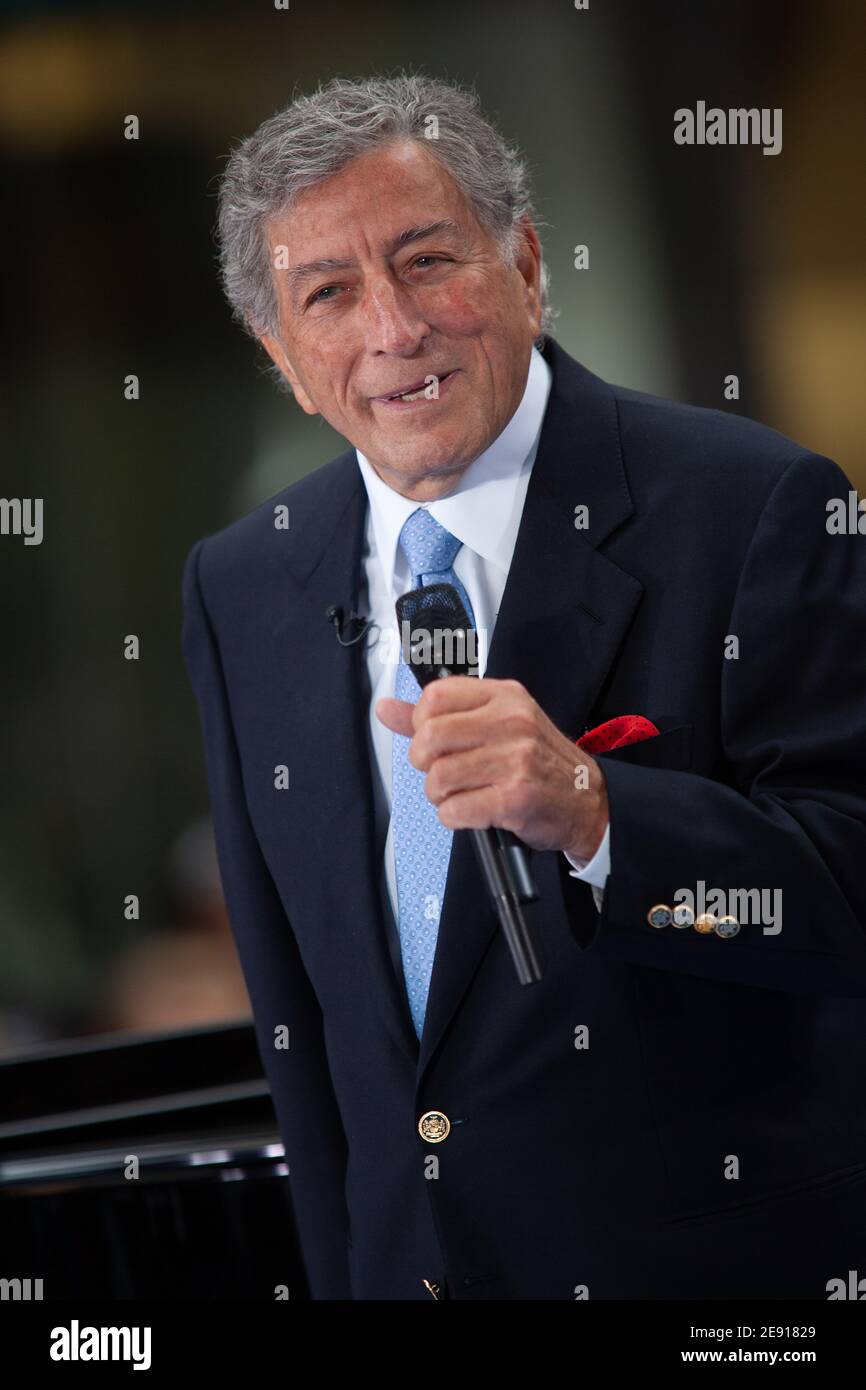 Tony bennett hi-res stock photography and images - Alamy