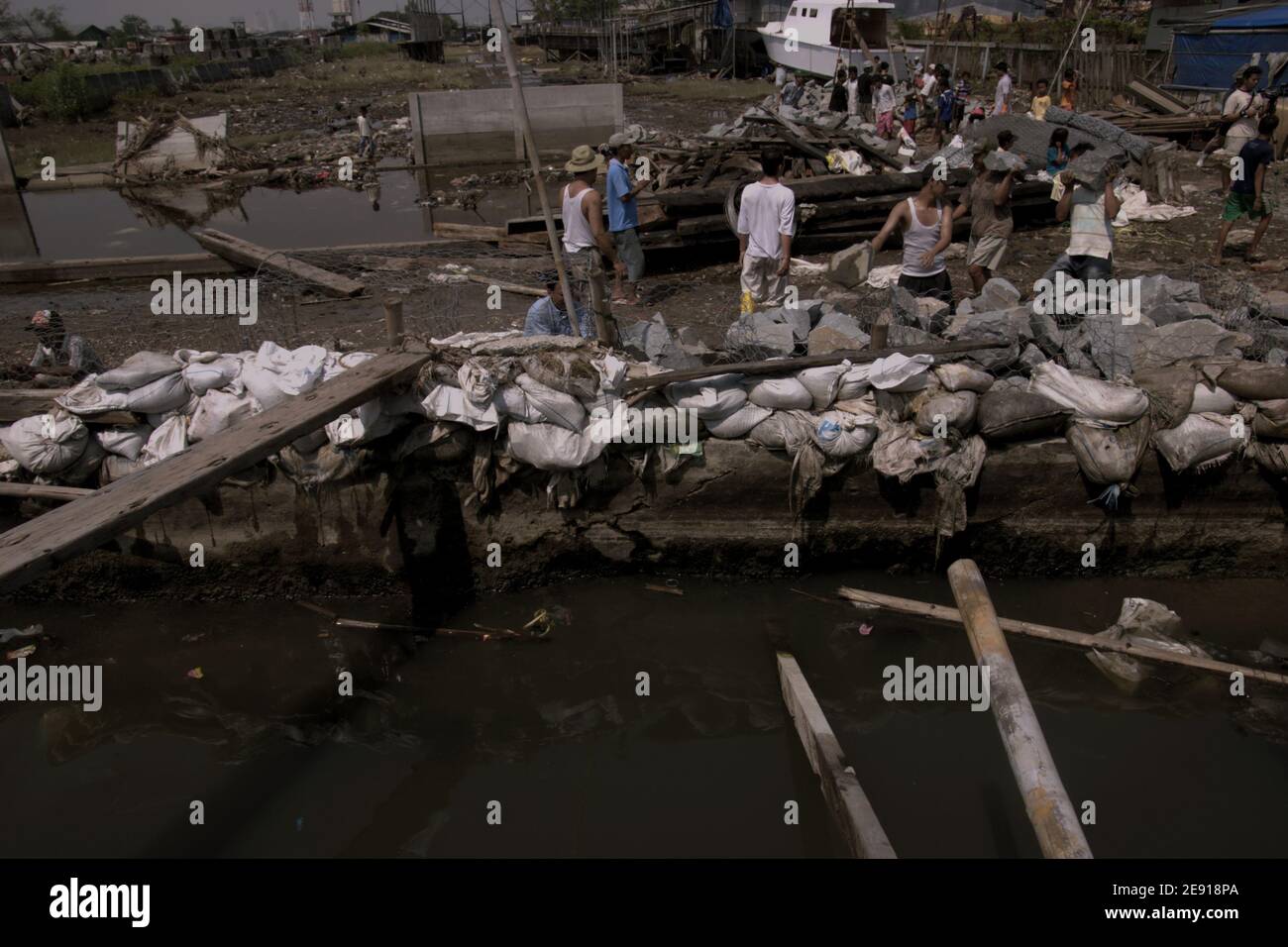 Emergency structure hi-res stock photography and images - Alamy