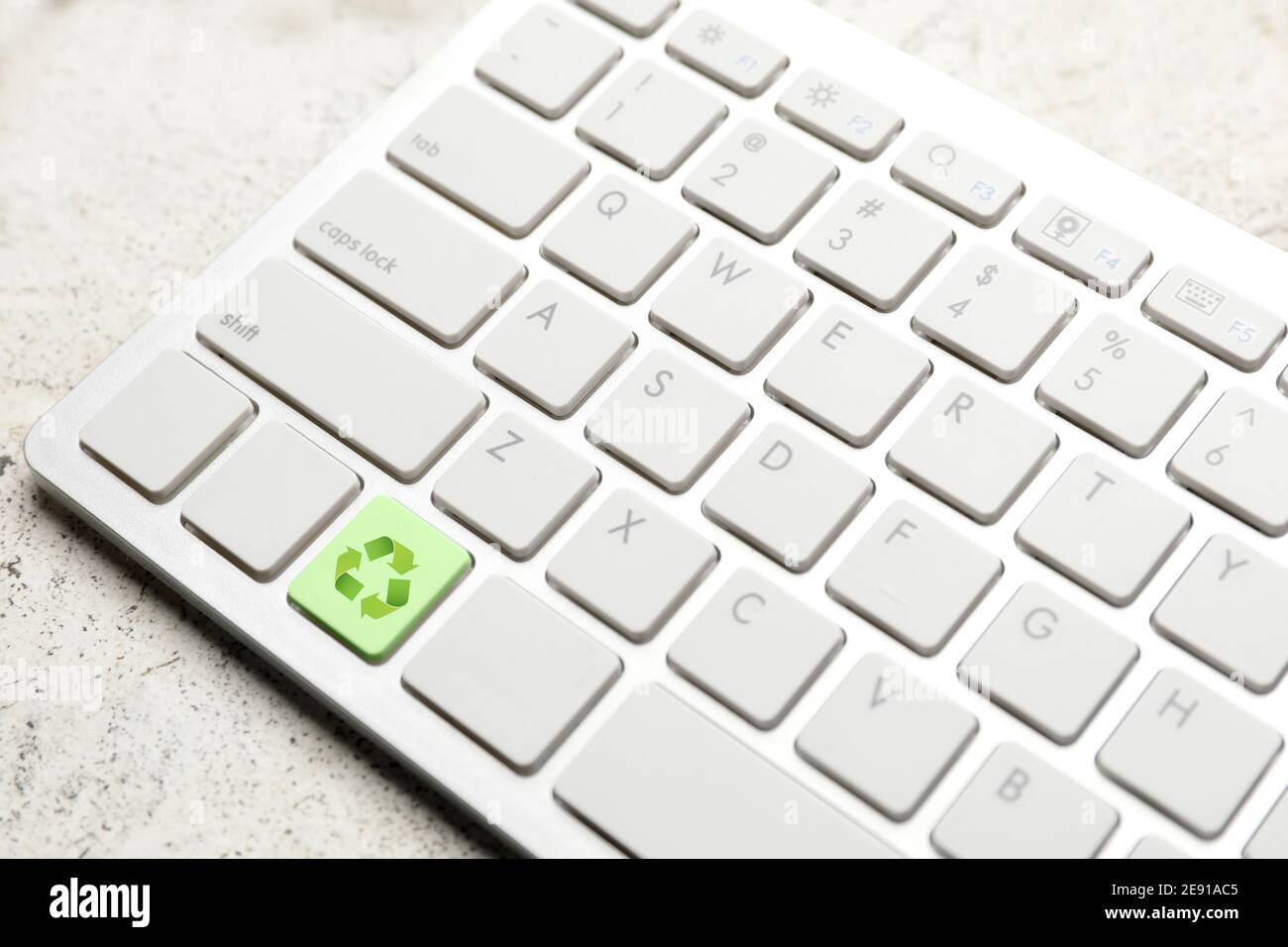 Computer keyboard recycling symbol hi-res stock photography and images ...