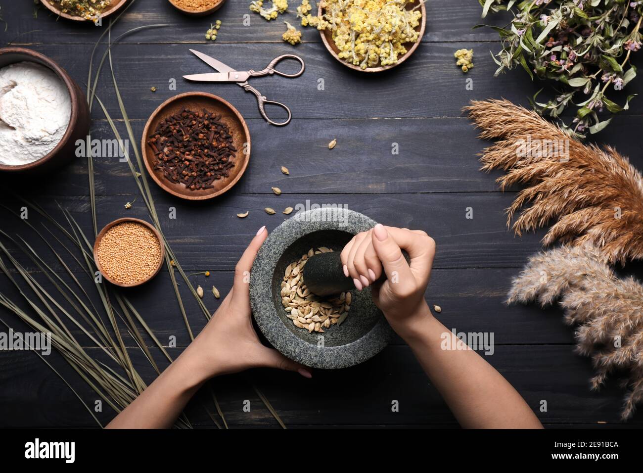 Female black inventor hi-res stock photography and images - Alamy