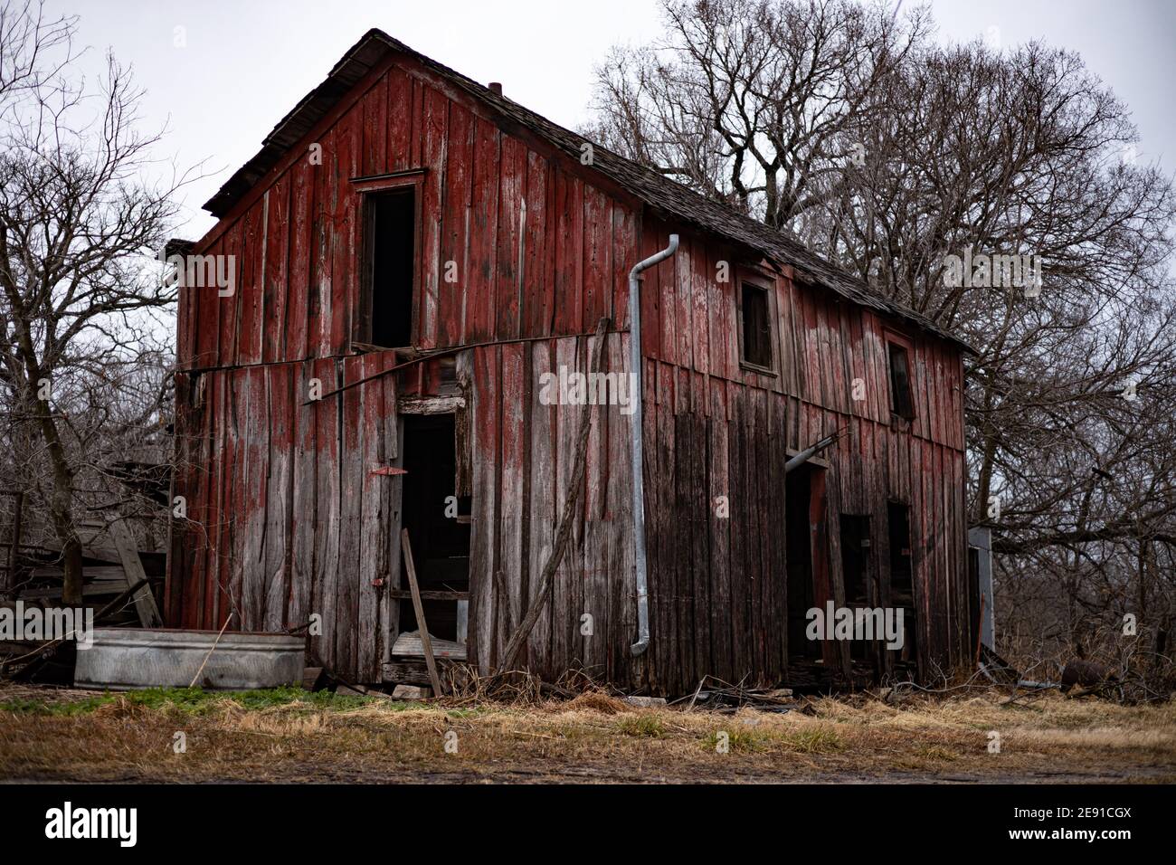 Old grey barn hi-res stock photography and images - Alamy
