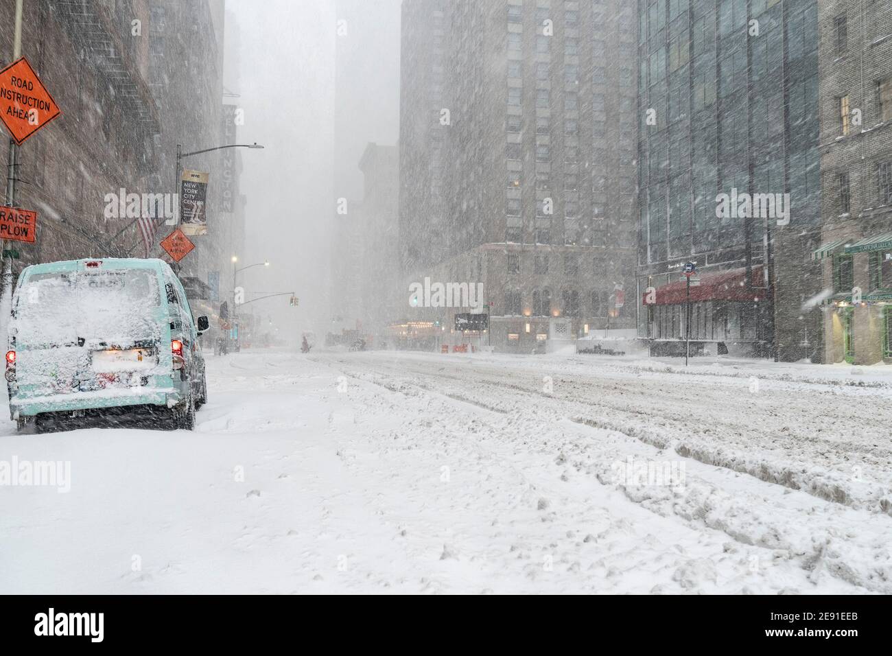 7th avenue roadway covered with snow as major storm impact New York ...