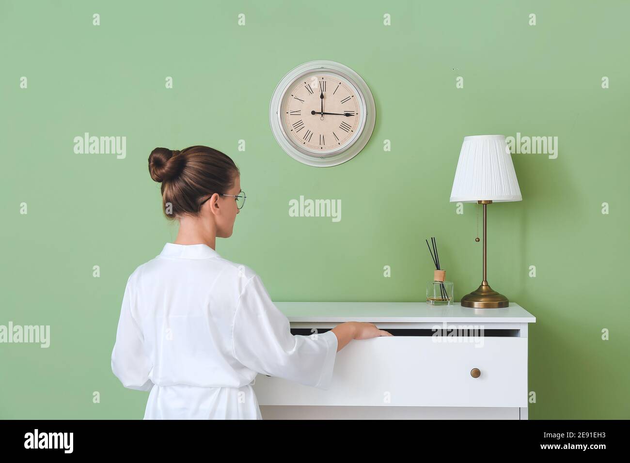 Flat chest woman hi-res stock photography and images - Alamy