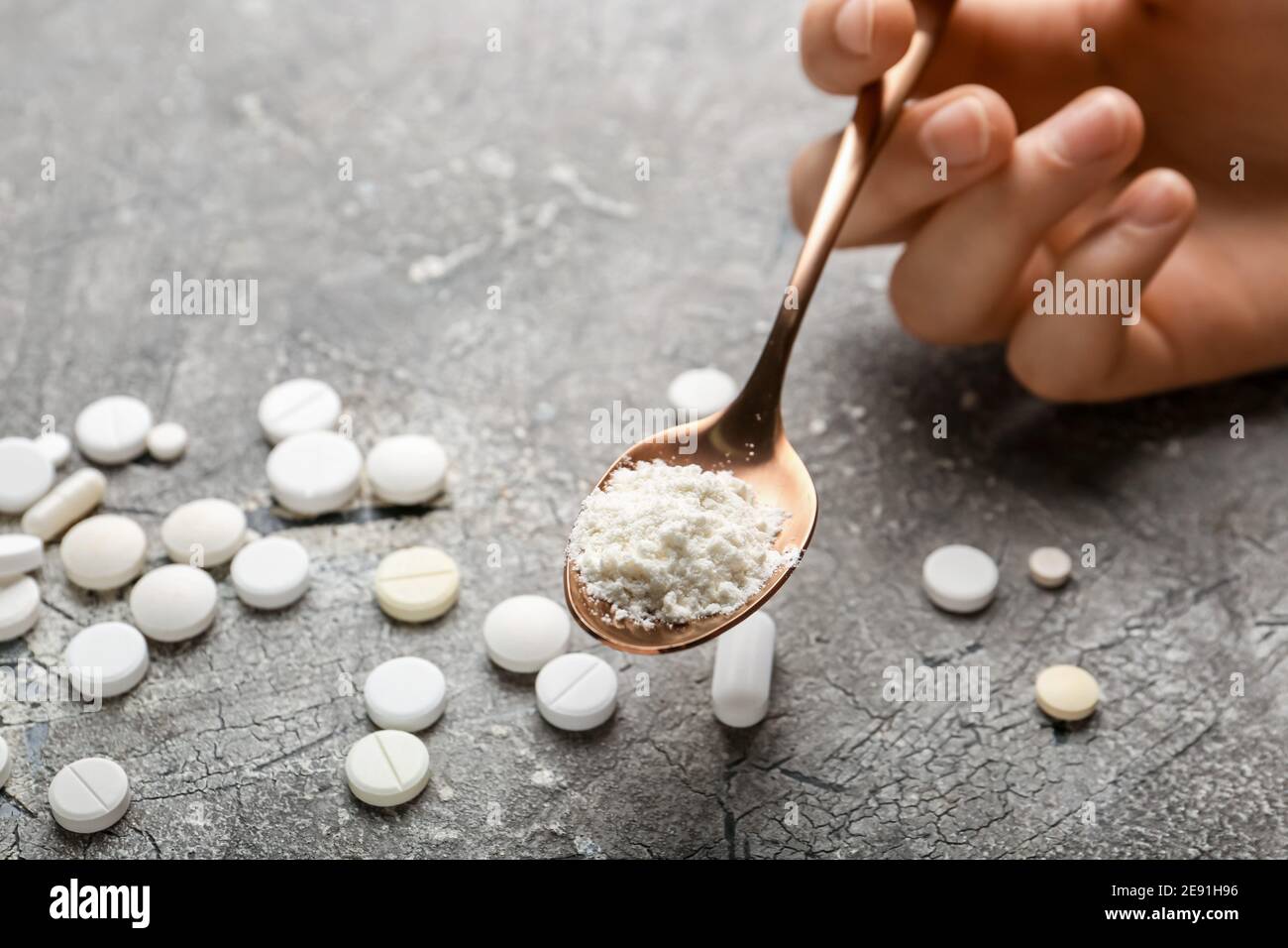 Woman stoned to death hi-res stock photography and images - Alamy