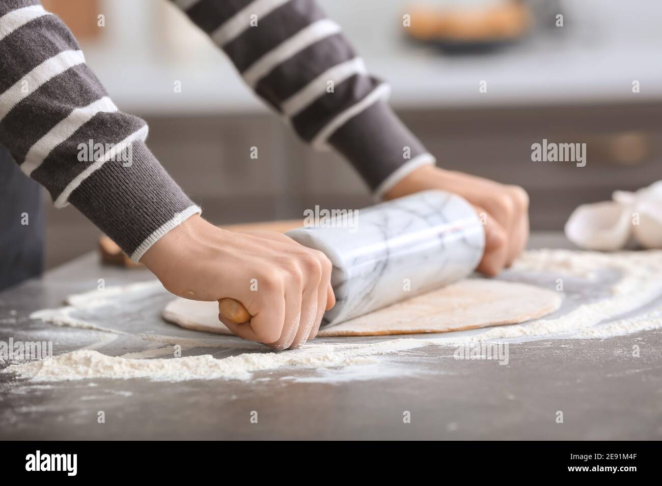 Woman housewife in kitchen many hi-res stock photography and images - Alamy