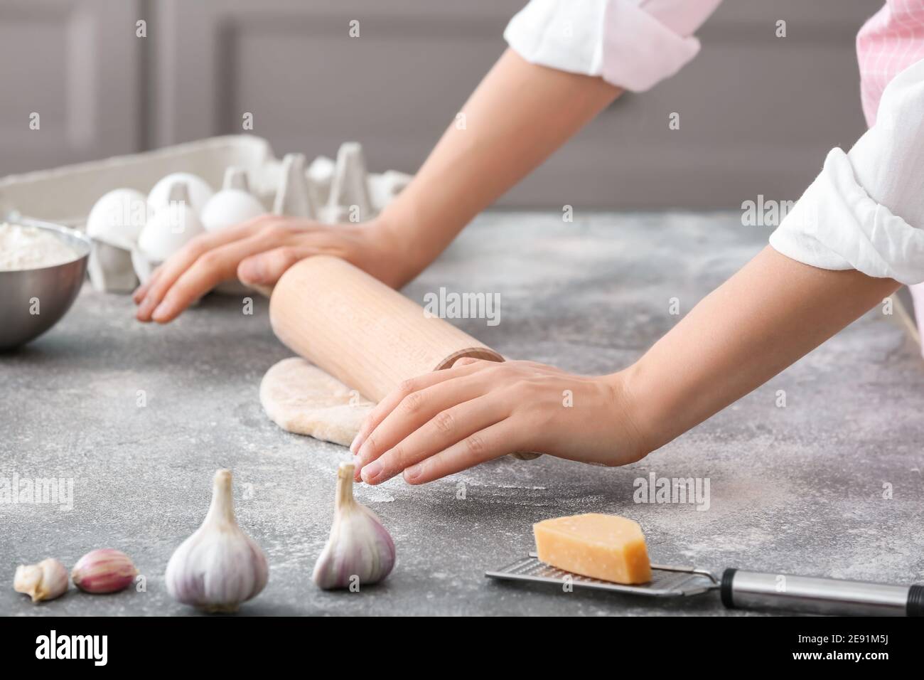 Woman housewife in kitchen many hi-res stock photography and images - Alamy