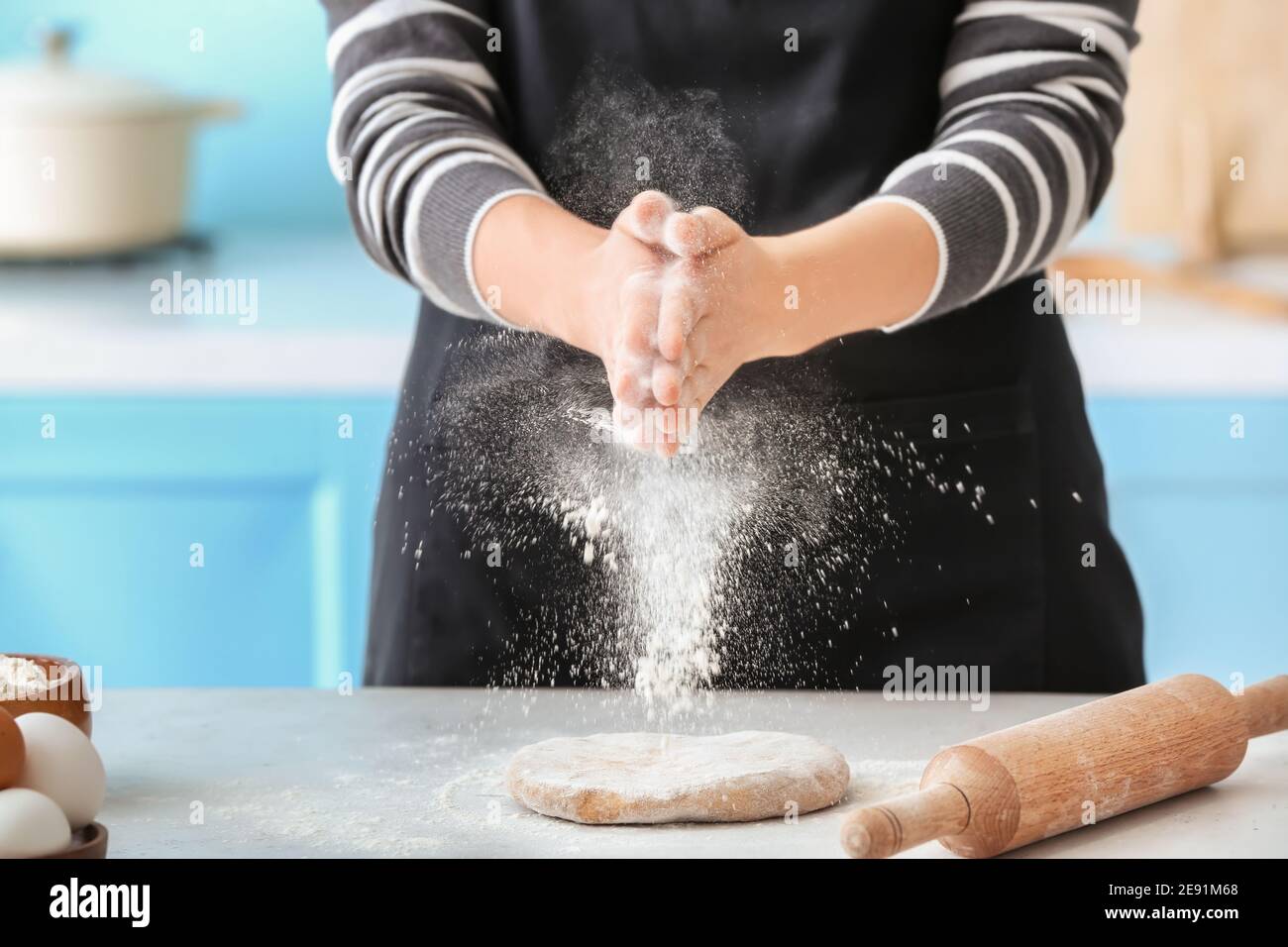 Female baker sieving flour hi-res stock photography and images - Alamy