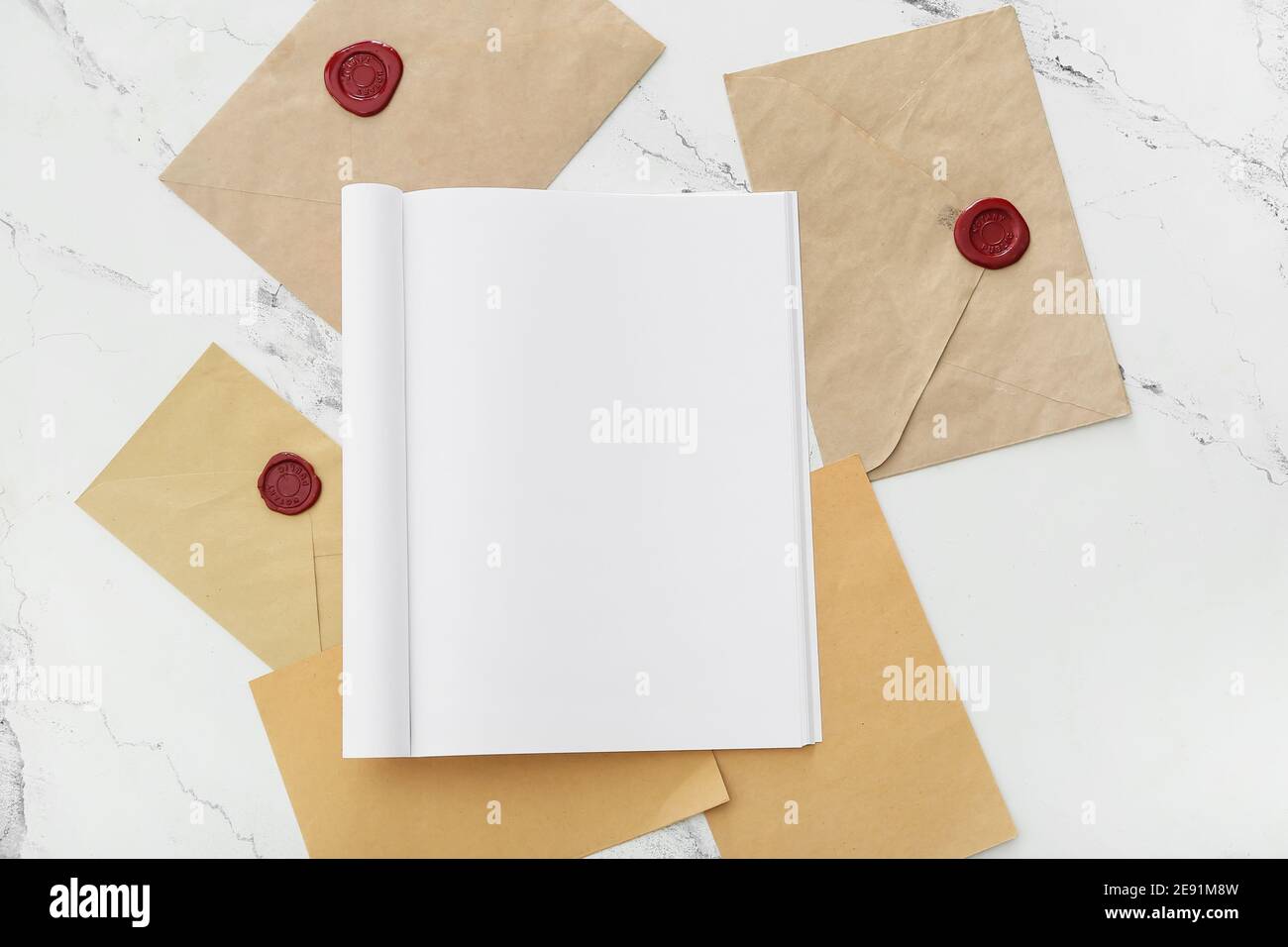 Scattered envelopes hi-res stock photography and images - Alamy