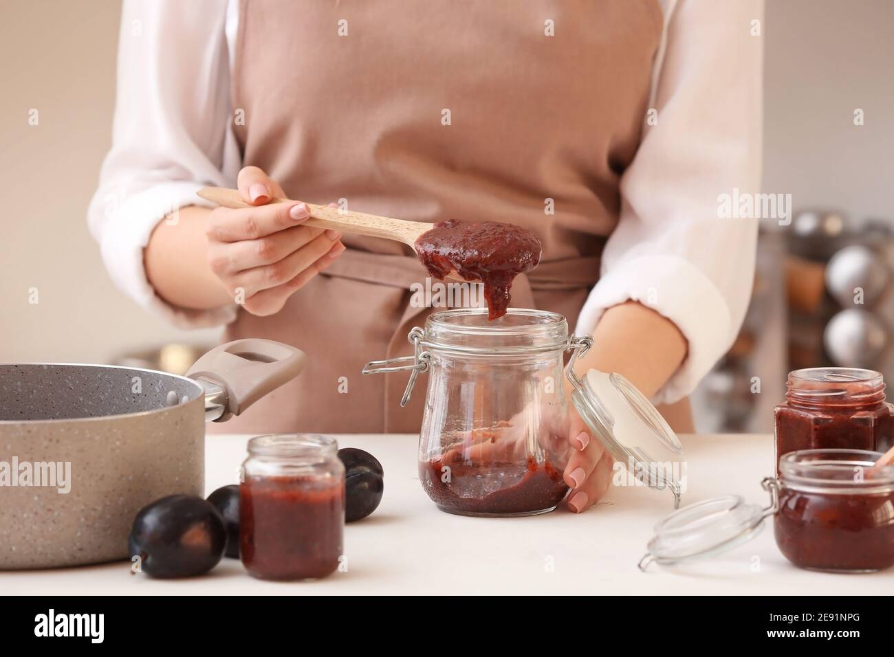 Pouring jam jars hi-res stock photography and images - Alamy