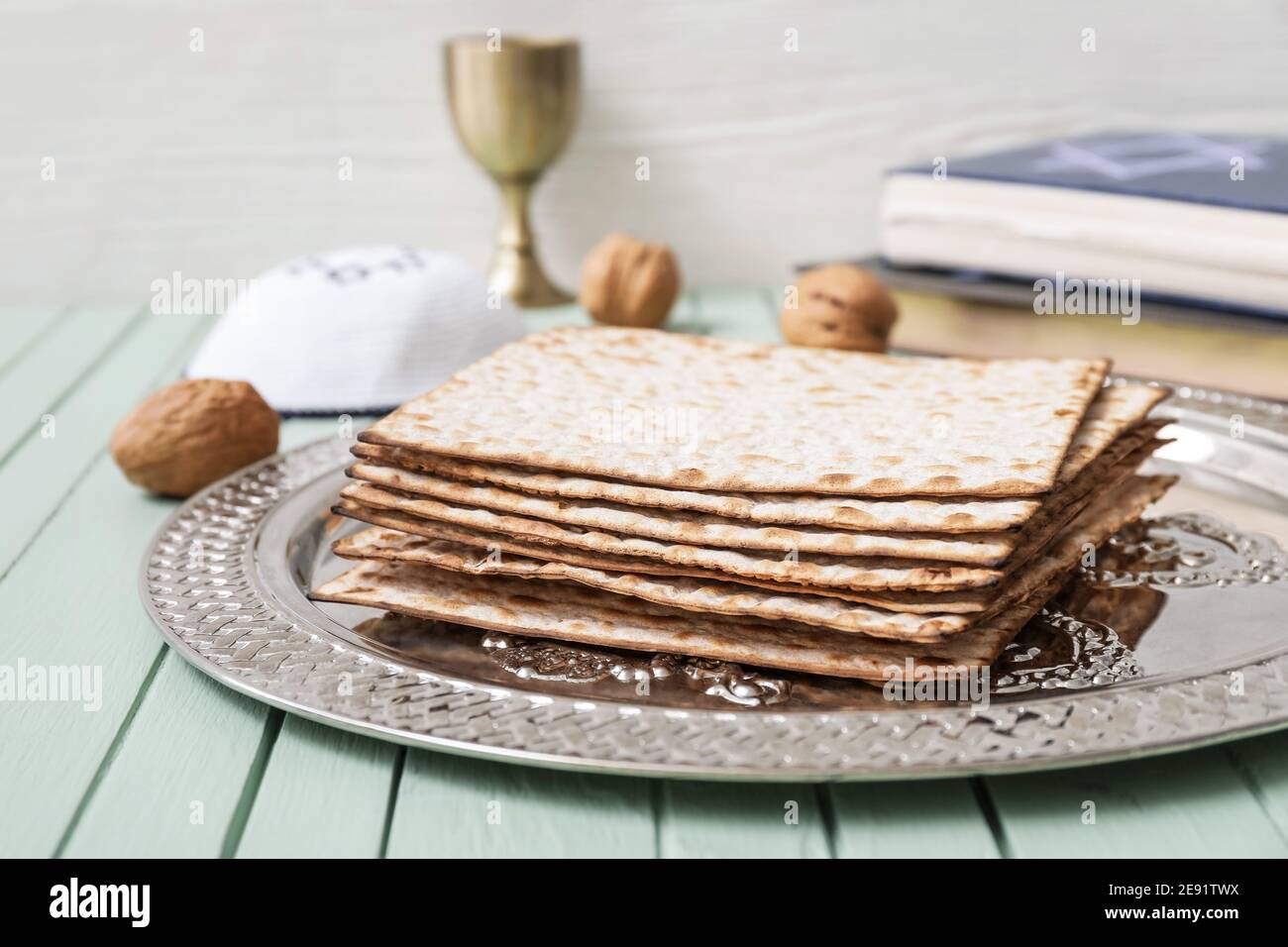 Passover Seder plate with matzo on table, closeup Stock Photo - Alamy