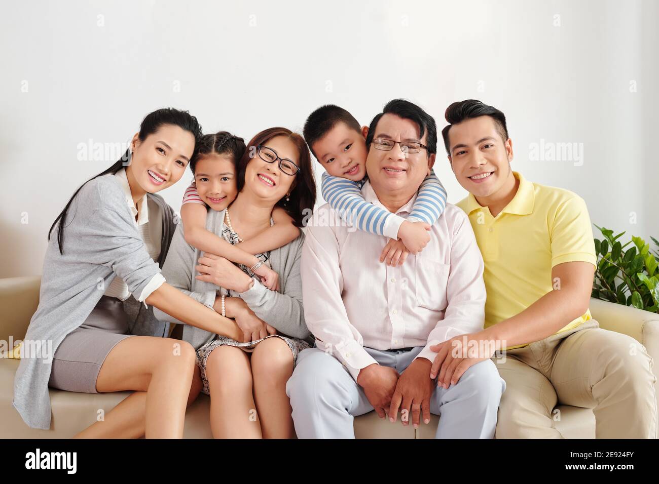 Family group portrait parents grandparents hi-res stock photography and ...