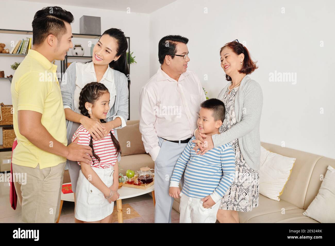 Big chinese family hi-res stock photography and images - Alamy