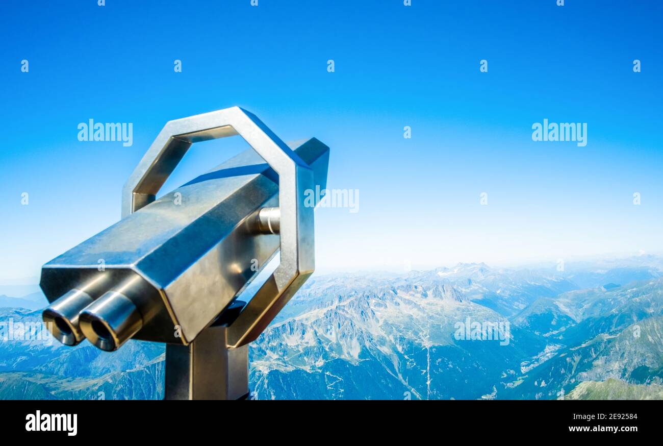 Periscope sights hi-res stock photography and images - Alamy