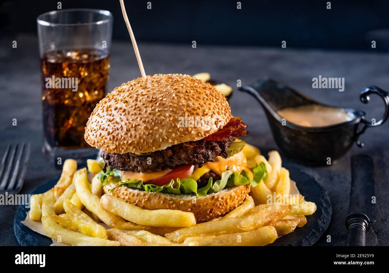 Traditional burger hi-res stock photography and images - Alamy