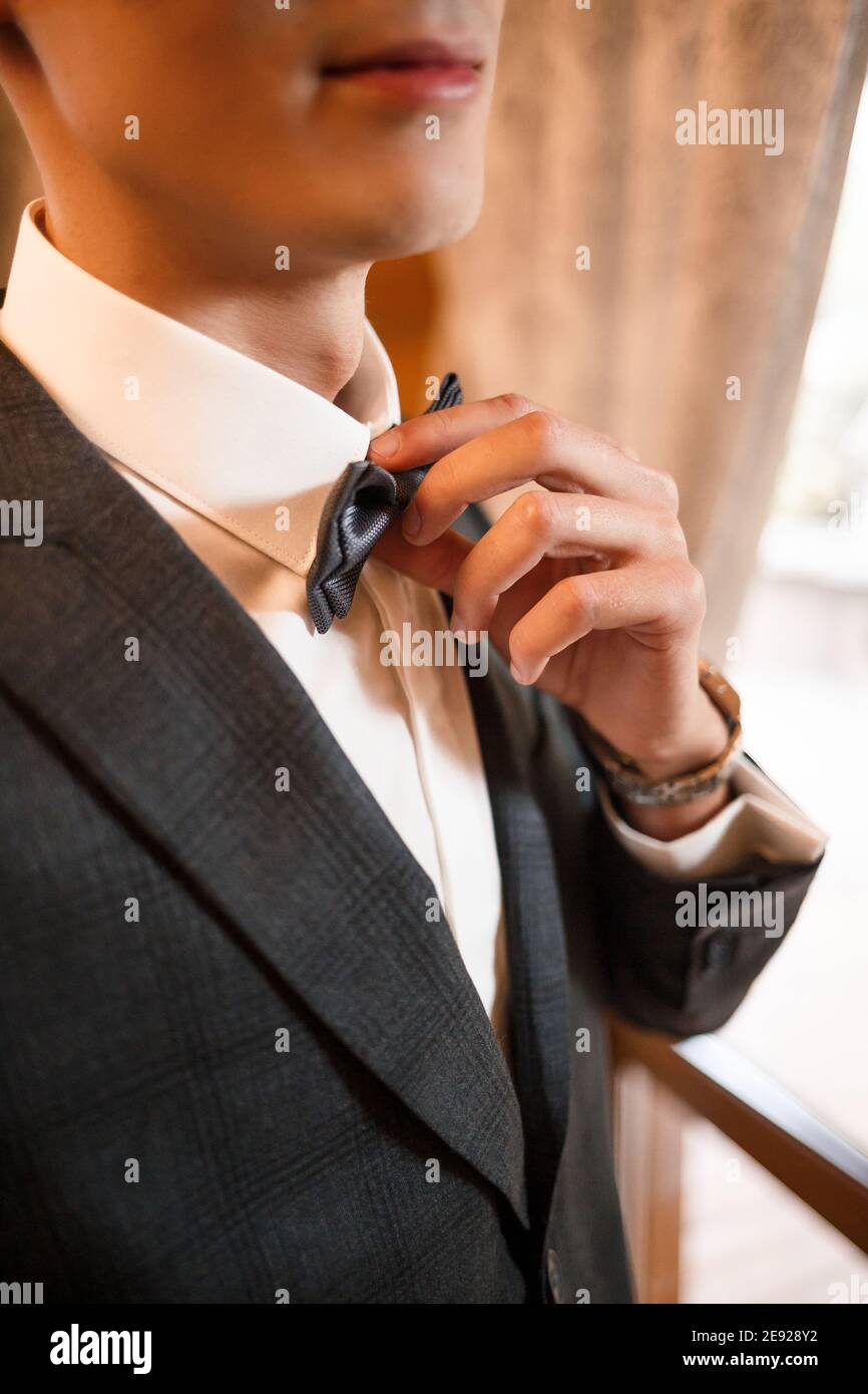 Bowtie around neck hi-res stock photography and images - Alamy