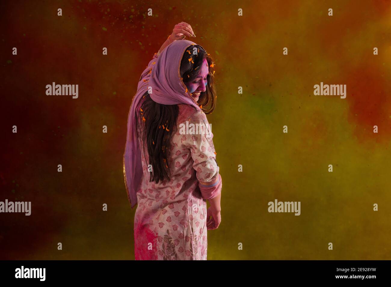 Holi festival flower petals hi-res stock photography and images - Alamy