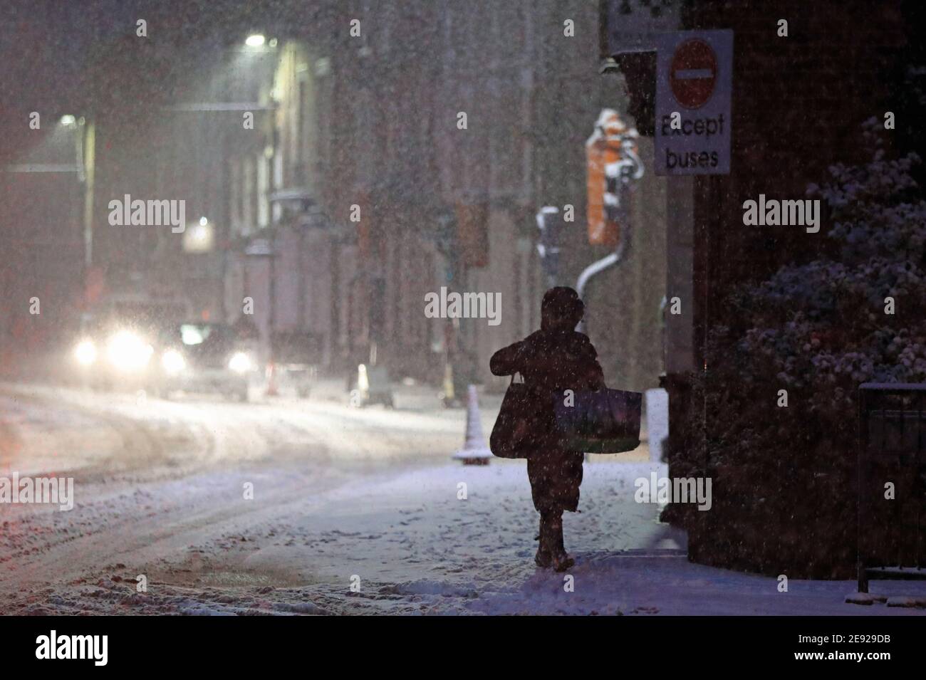 Stranding pose hi-res stock photography and images - Alamy