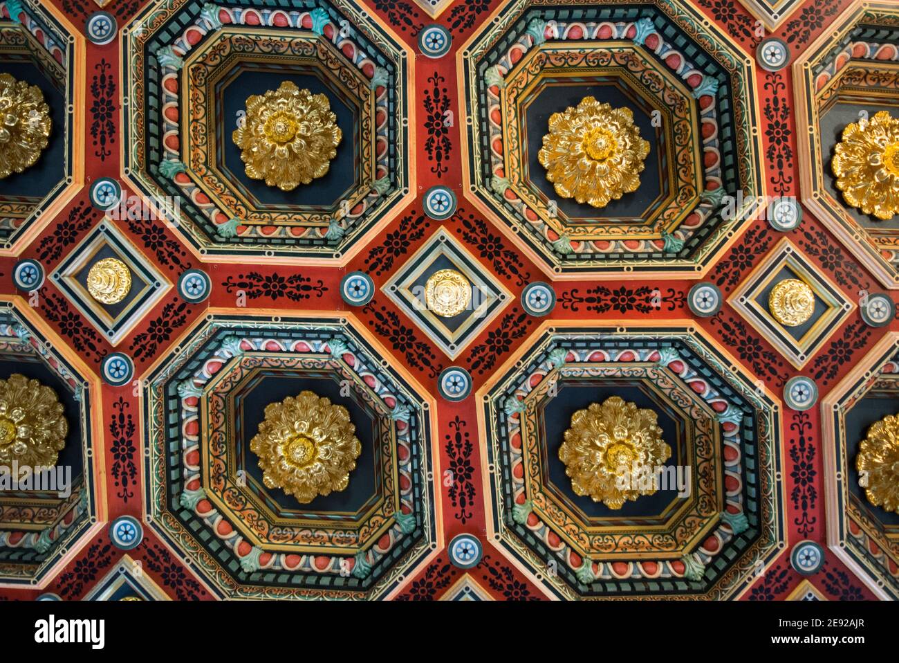 Gold ceiling hi-res stock photography and images - Alamy