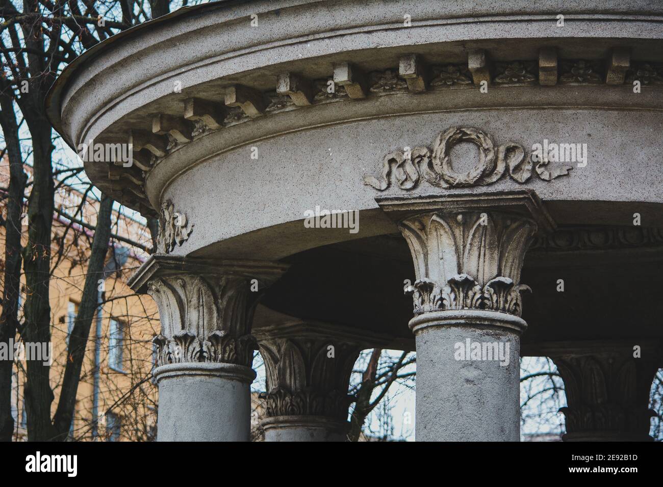 Fretwork roof hi-res stock photography and images - Alamy