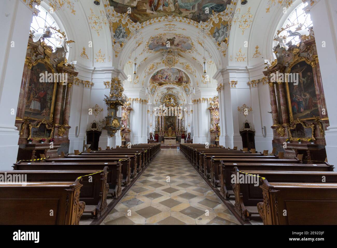 Empty altar hi-res stock photography and images - Alamy