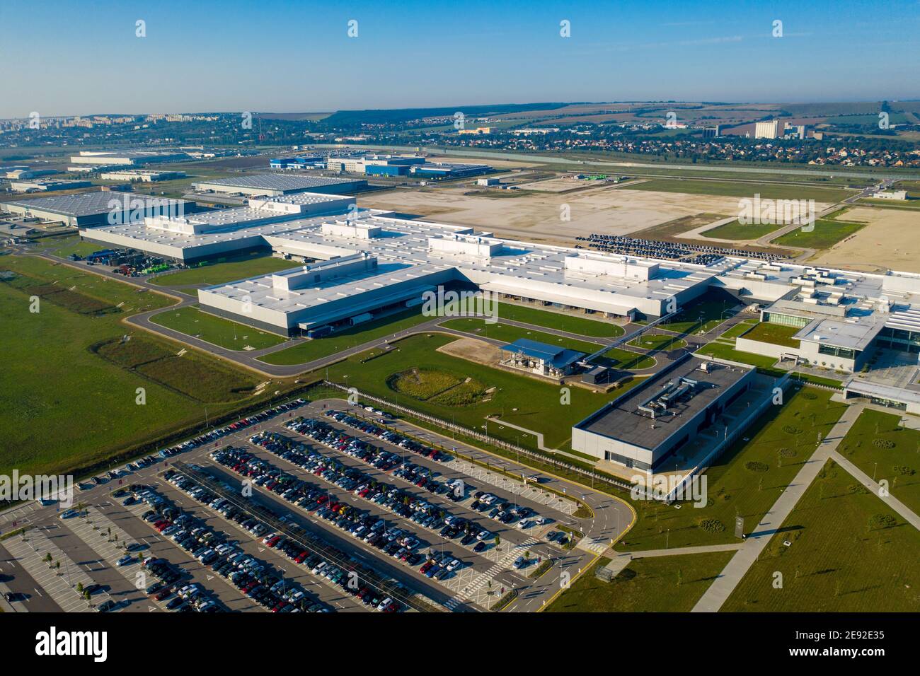 Jaguar Land Rover Factory High Resolution Stock Photography and Images ...