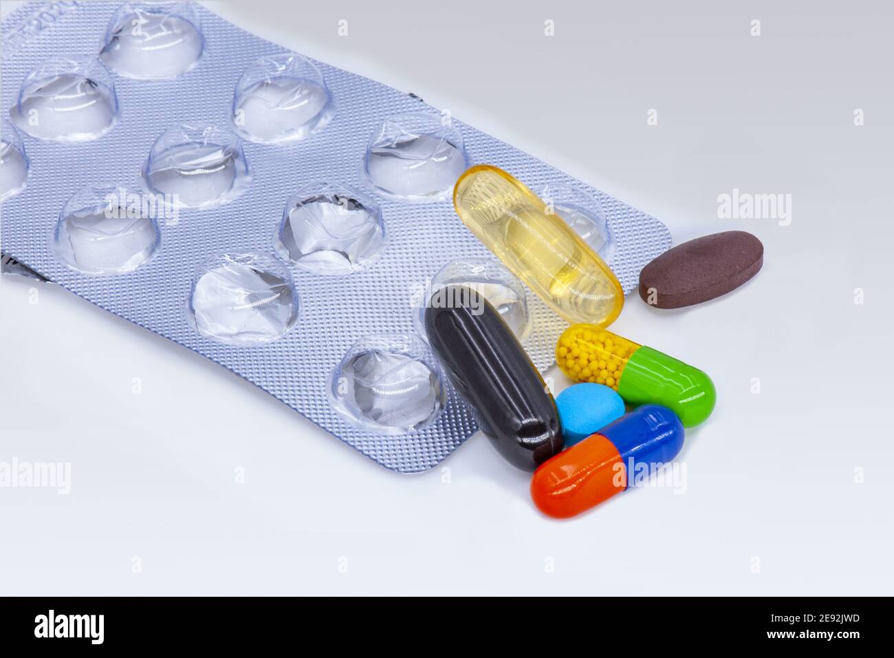 Western medicine still life treatment pills hi-res stock photography ...