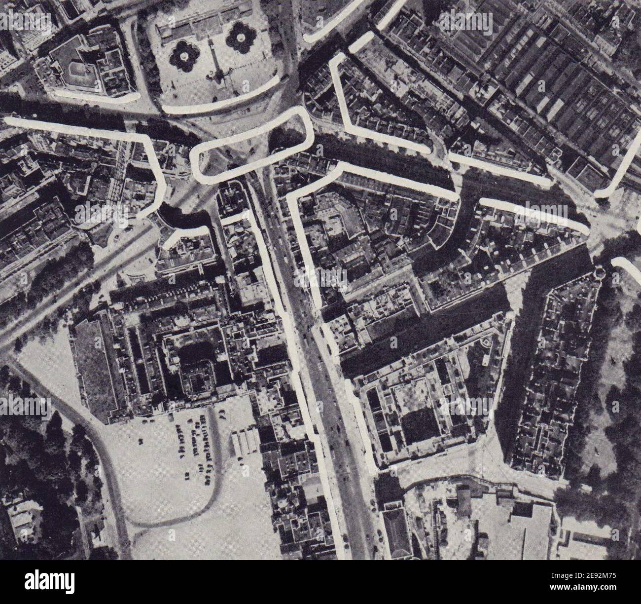 Trafalgar Square road proposal. Roundabout on south side. RAWLINSON ...