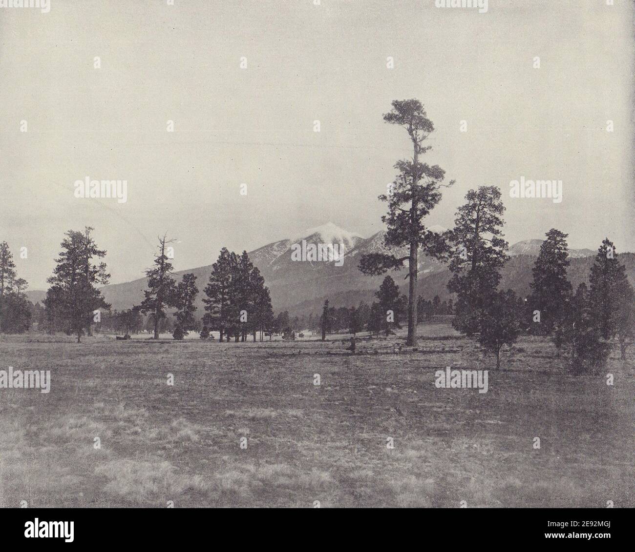 Vintage image of mountains hi-res stock photography and images - Alamy