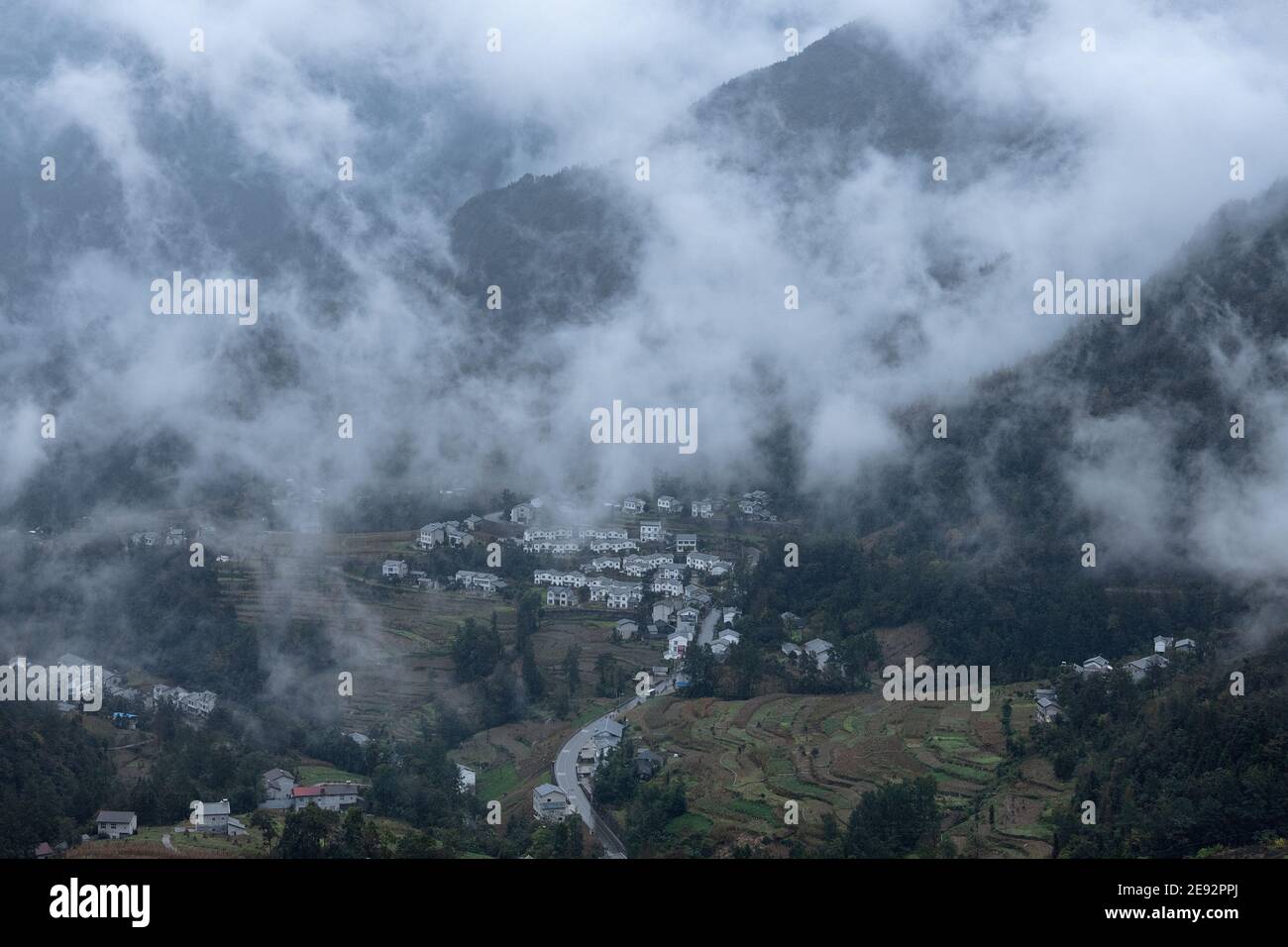 Sichuan wanyuan village scenery Stock Photo - Alamy